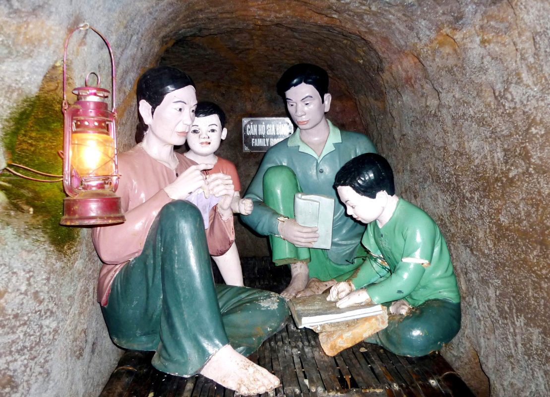 DMZ Tour 1: The 17th Parallel & Vinh Moc Tunnels - Con Nhà Nông